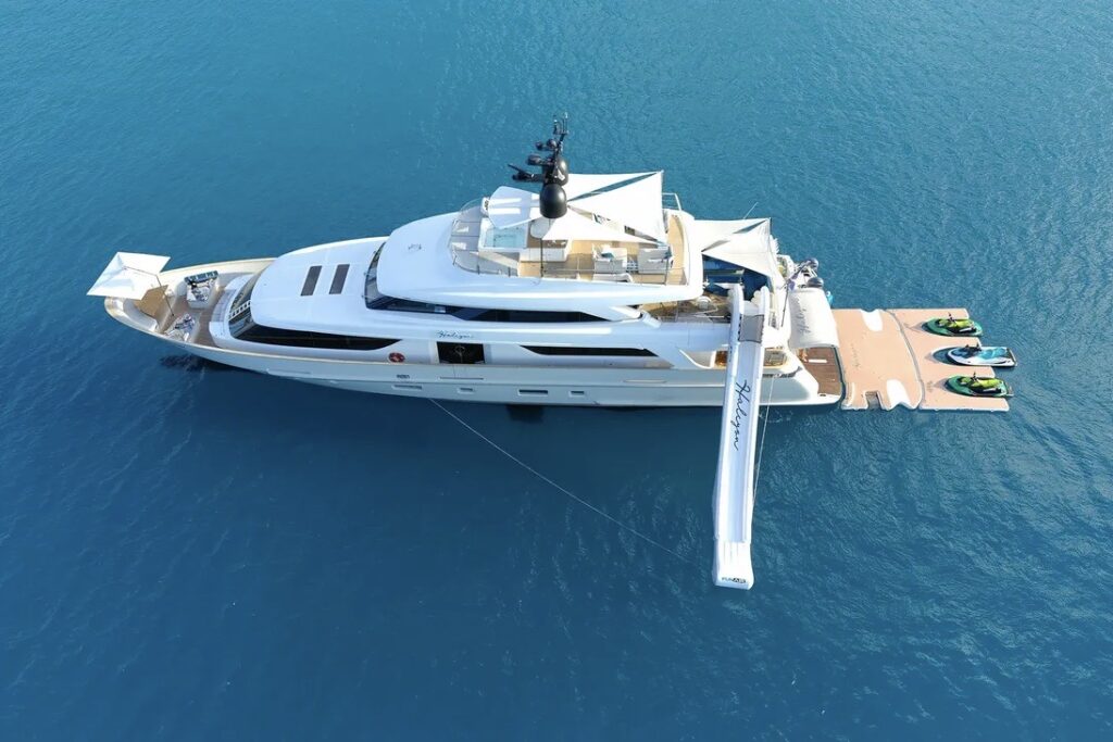Halcyon Yacht Accommodation | TWW Yachts