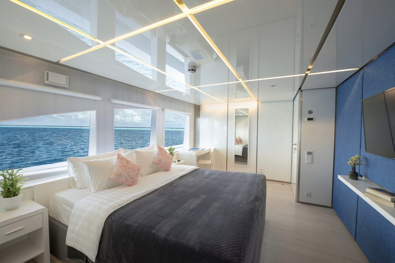 SEAREX Yacht Accommodation | TWW Yachts