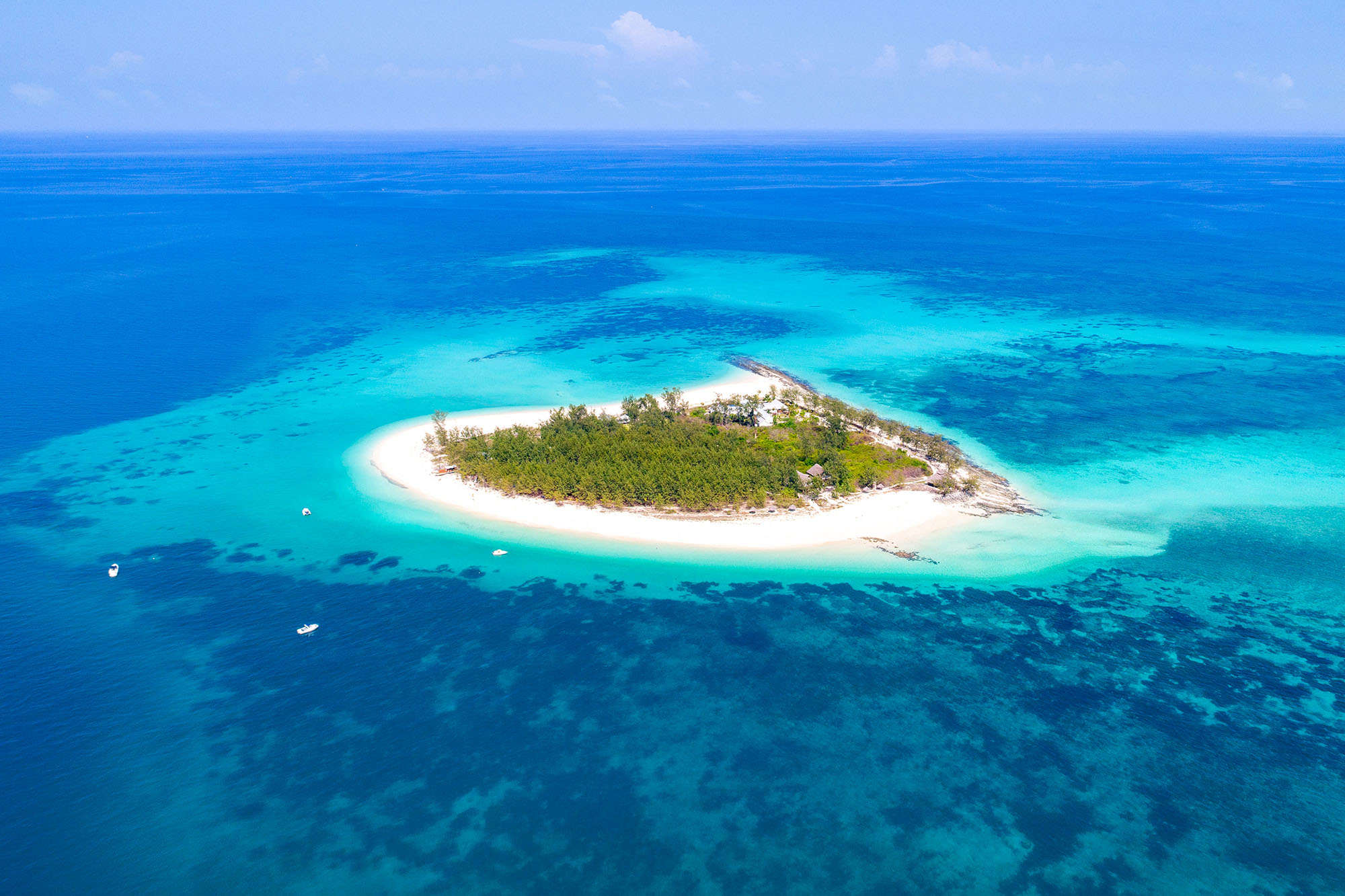 Thanda Island Yacht Charter - TWW Yachts