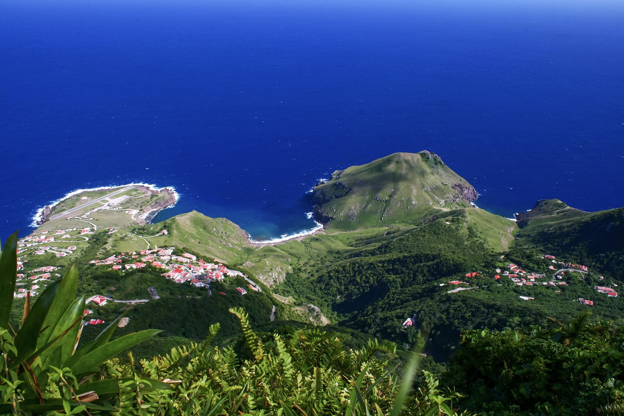 Saba Yacht Charter - Saba Luxury Yacht Charter - TWW Yachts