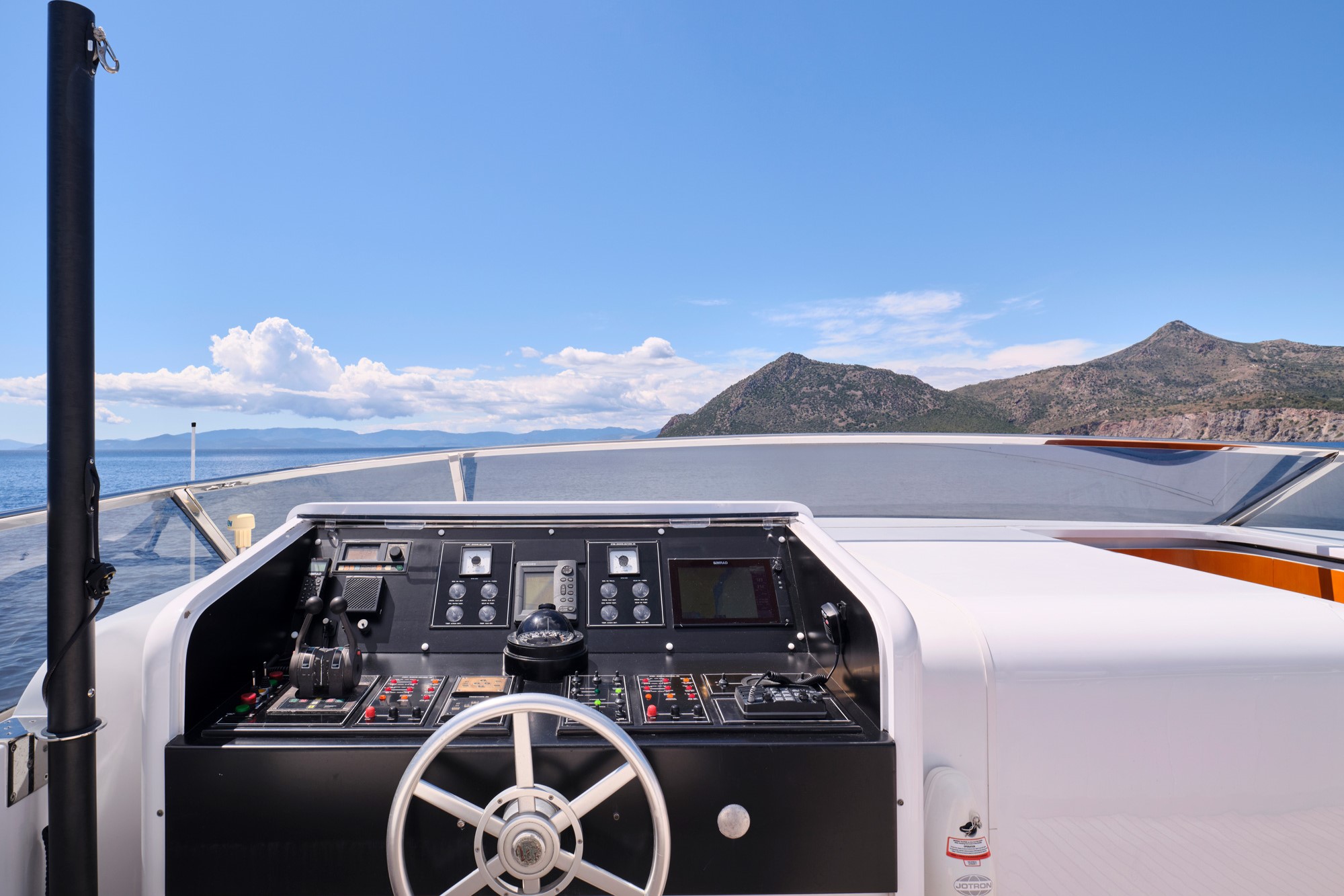 MOBIUS Yacht Features | TWW Yachts